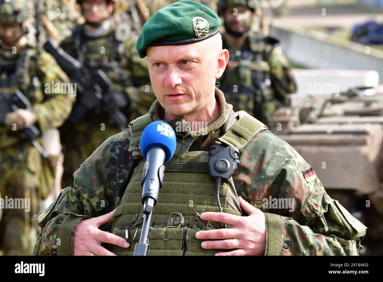 Brigadegeneral Alexander Krone Kommandeur der Panzergrenadierbrigade 37 ...