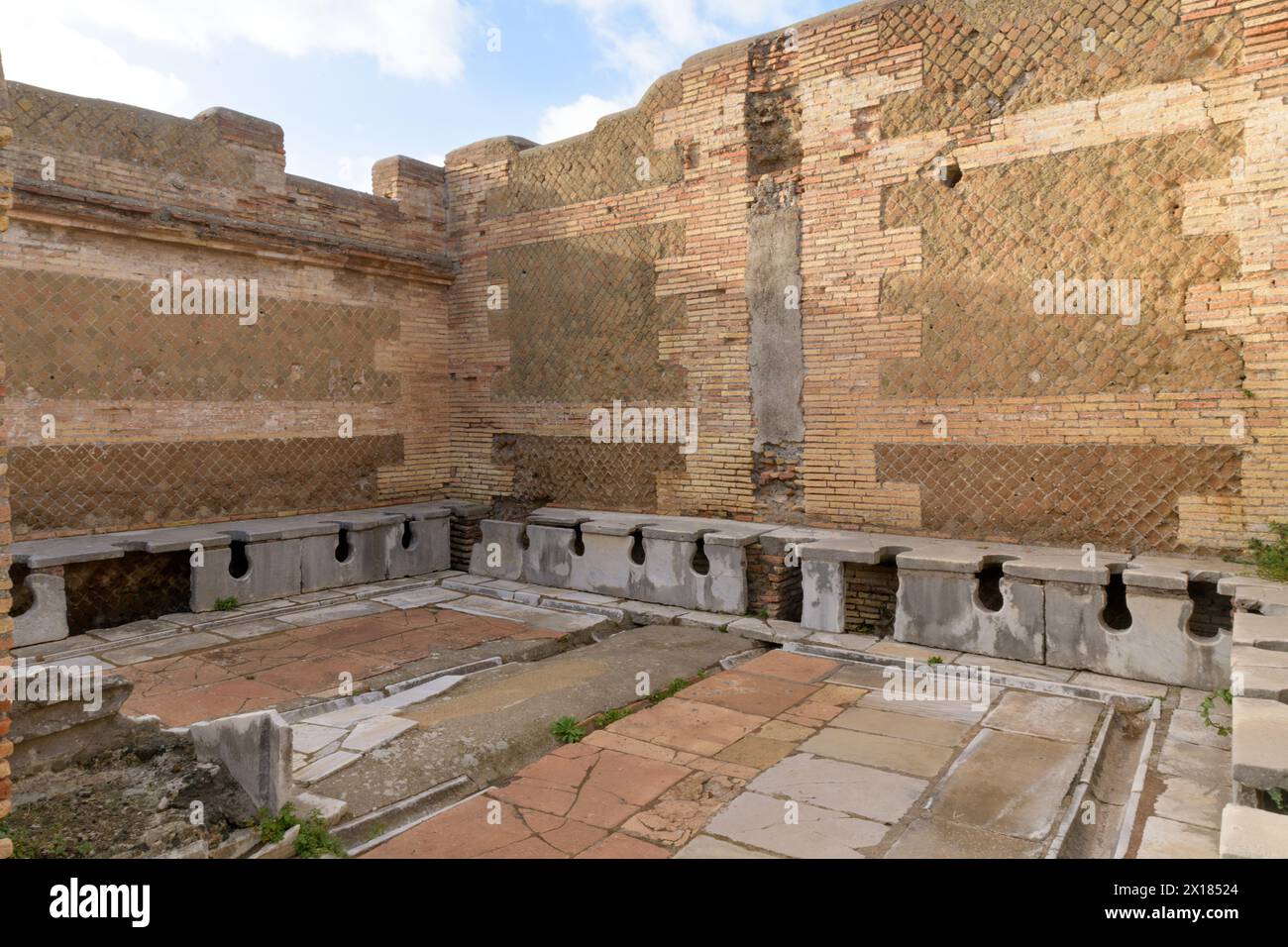 Ancient rome toilet hi-res stock photography and images - Alamy