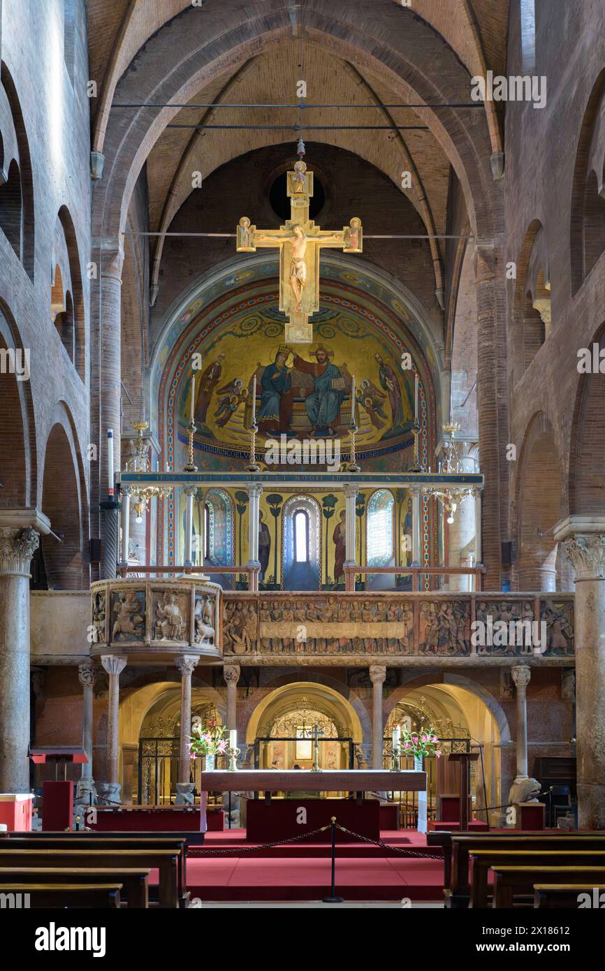 Interior of Modena Cathedral (Duomo di Modena). Roman Catholic ...