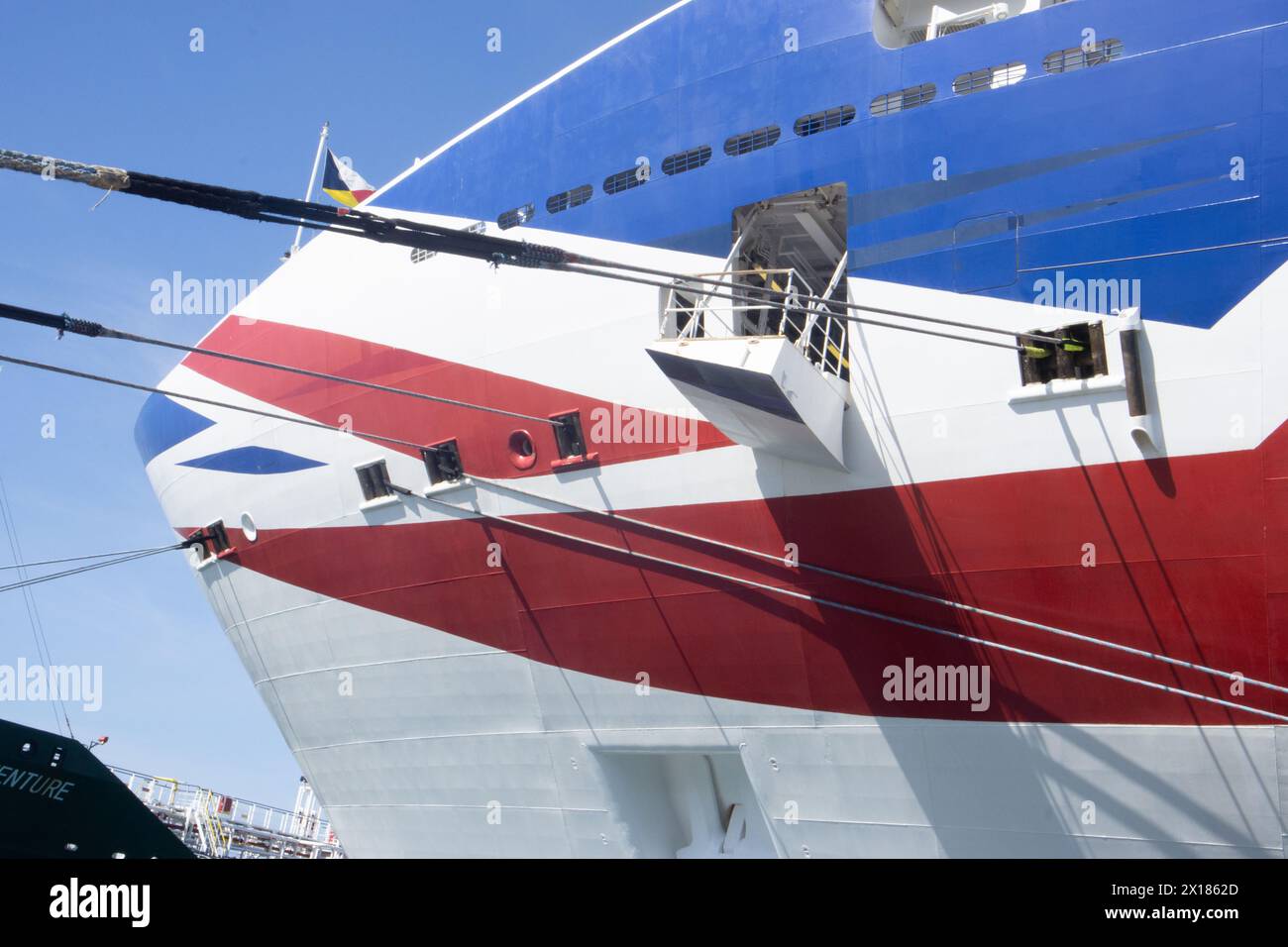 P&O Britannia mooring lines and mooring deck Stock Photo - Alamy
