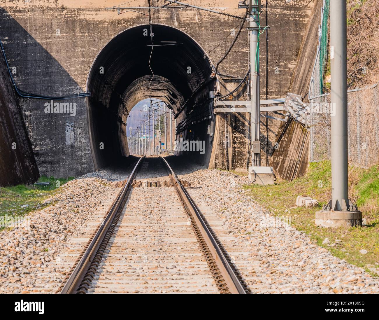 Tunnel cut through mountain hi-res stock photography and images - Alamy