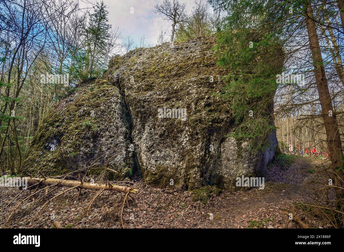 With a height of around 9 metres, a volume of over 1, 400 cubic metres ...