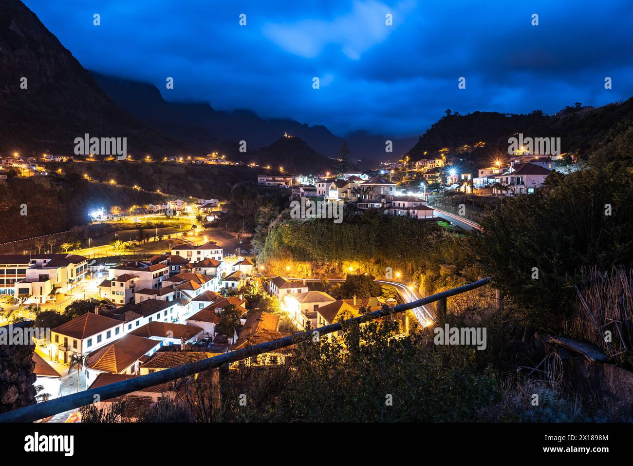 Description: The night-time atmosphere, street lighting and car light ...