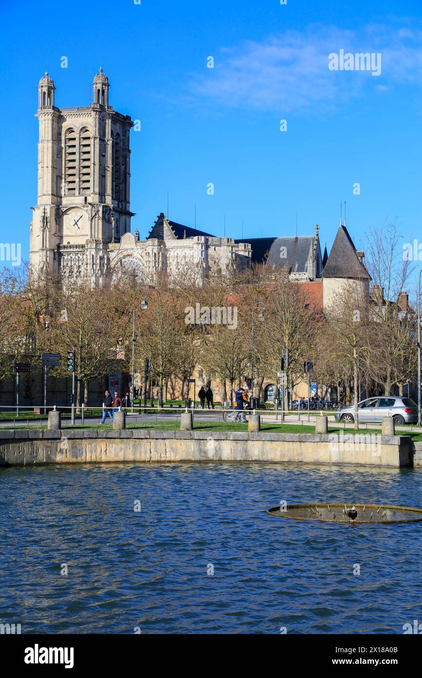 Canal du Trevois, behind the Gothic cathedral Saint-Pierre-et-Saint ...