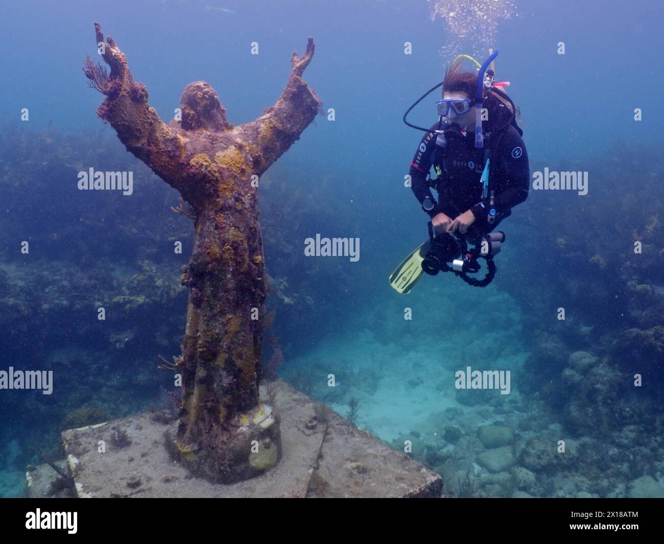 John pennekamp statue hi-res stock photography and images - Alamy