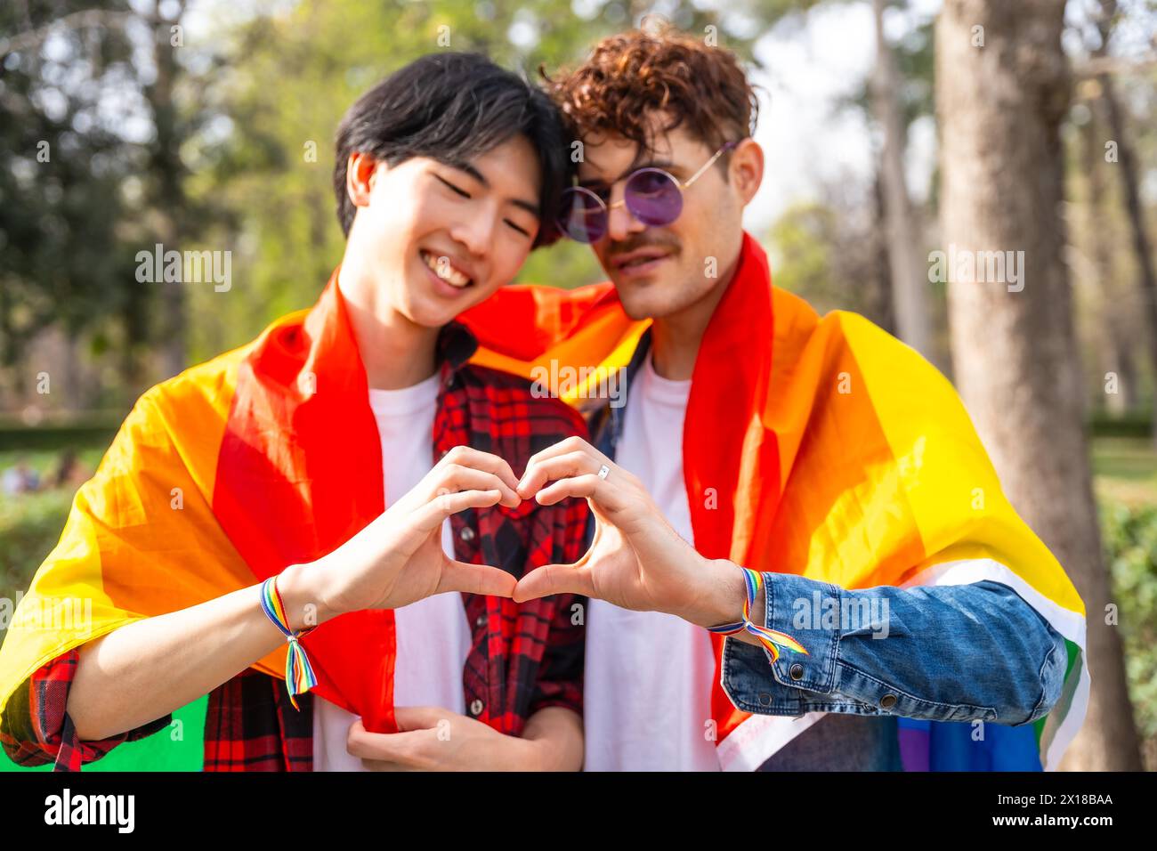 Gay couple hand in hand hi-res stock photography and images - Alamy