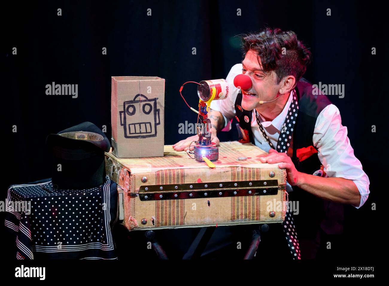 Mario the Maker Magician, Underbelly, George Square Stock Photo - Alamy