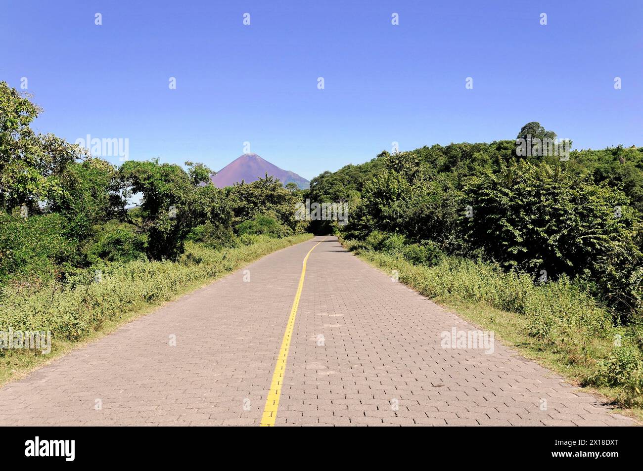 Surrounded by volcanoes hi-res stock photography and images - Alamy