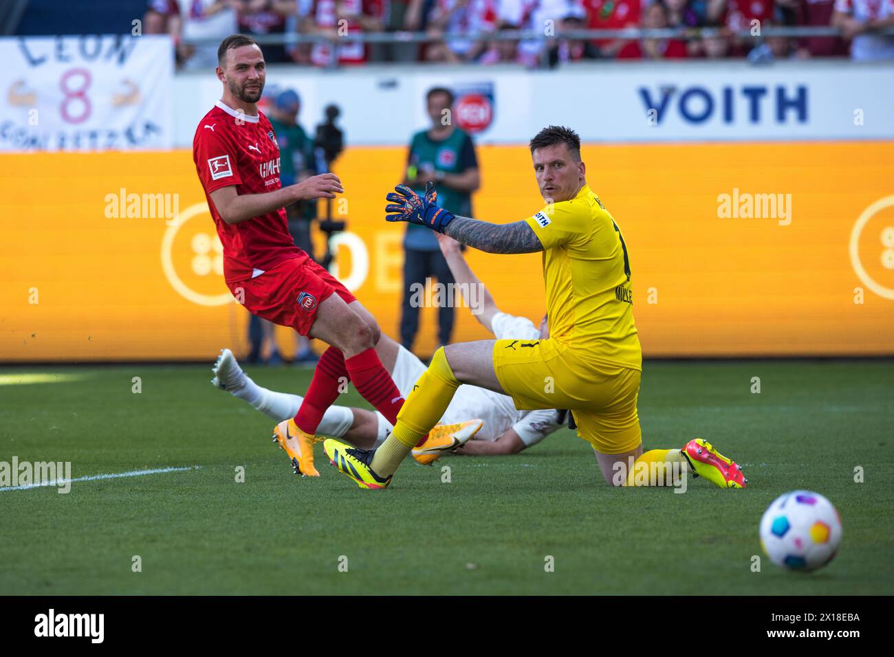 Football match, Harry KANE Bayern Munich lying partly in the picture ...
