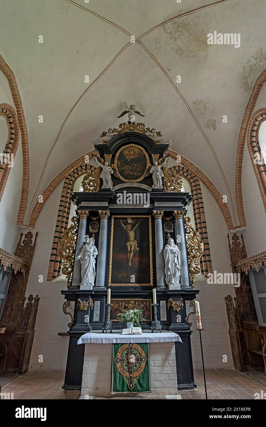 Altar sanctuary st marys church hi-res stock photography and images - Alamy