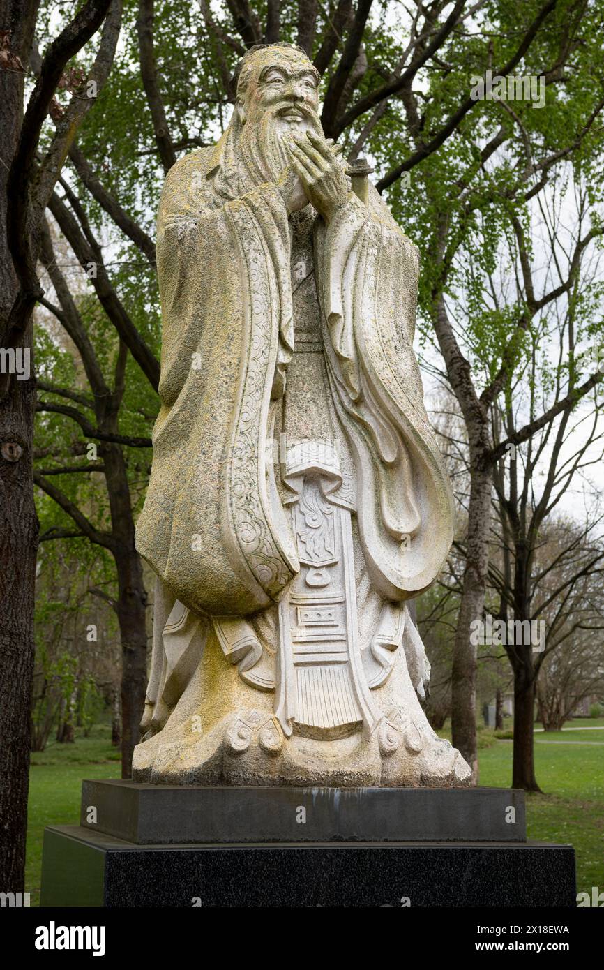 Statue of the Chinese philosopher Confucius, Gardens of the World ...