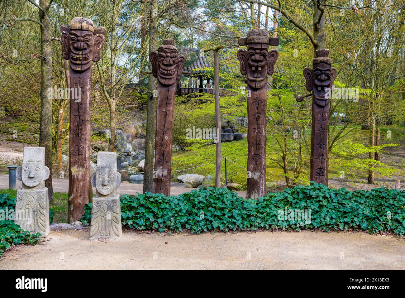 Totem poles, Zang Sung, Buk Su, Korean shamanism, Korean Garden ...