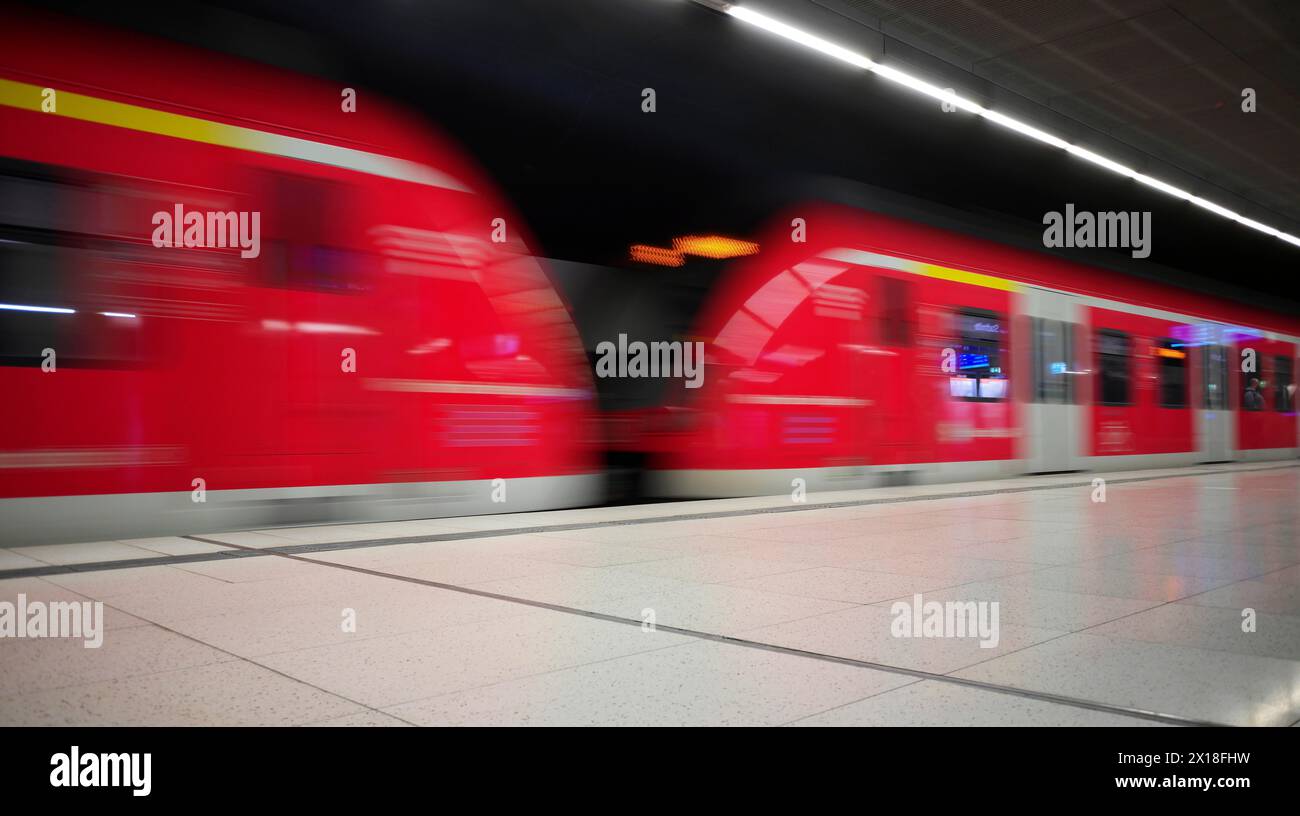 Underground arriving S-Bahn, train, class 420 in traffic red, platform ...