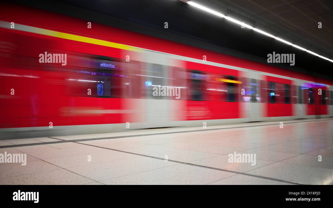 Underground arriving S-Bahn, train, class 420 in traffic red, platform ...