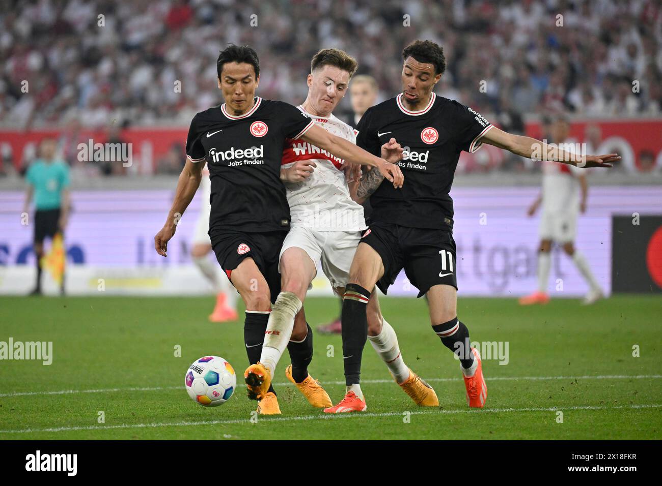 Duel, action Angelo Stiller VfB Stuttgart (06) (centre) against Makoto ...