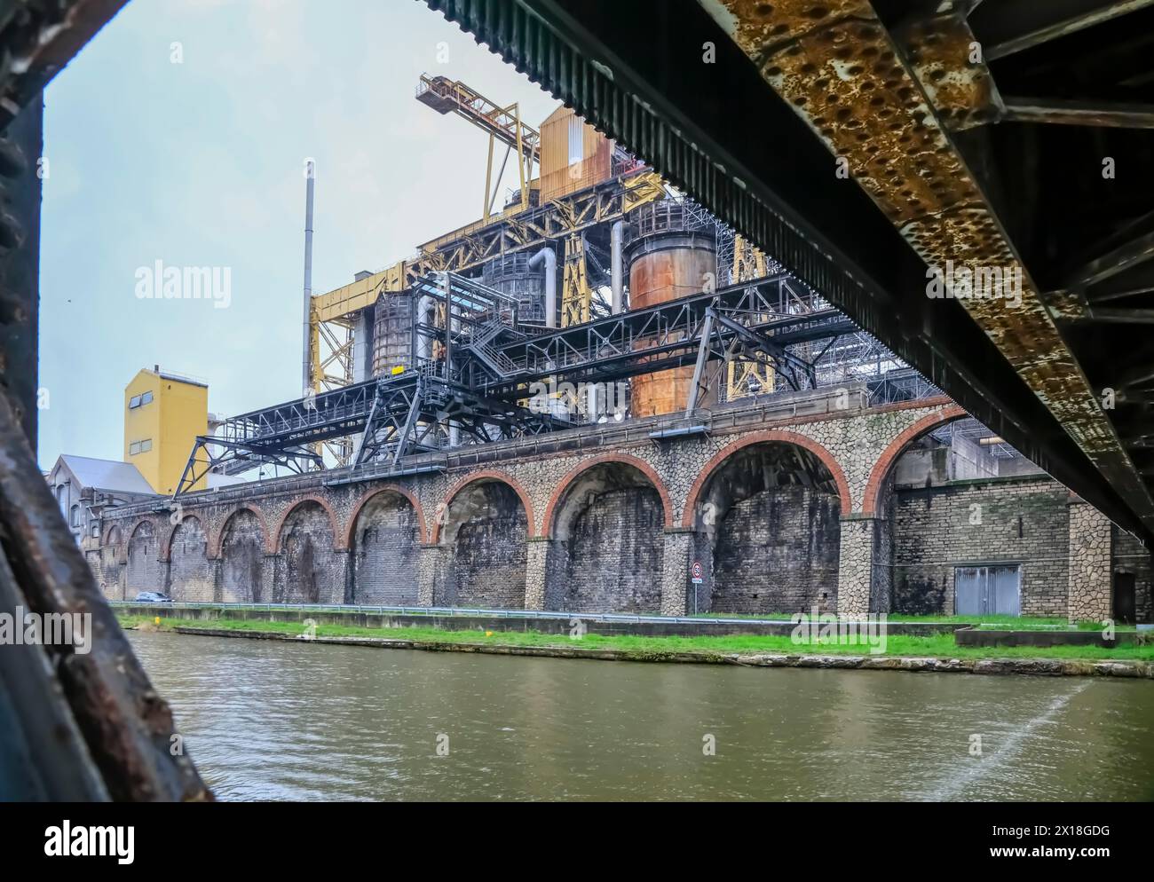 Solvay chemical plant for the production of bicarbonate and carbonate ...