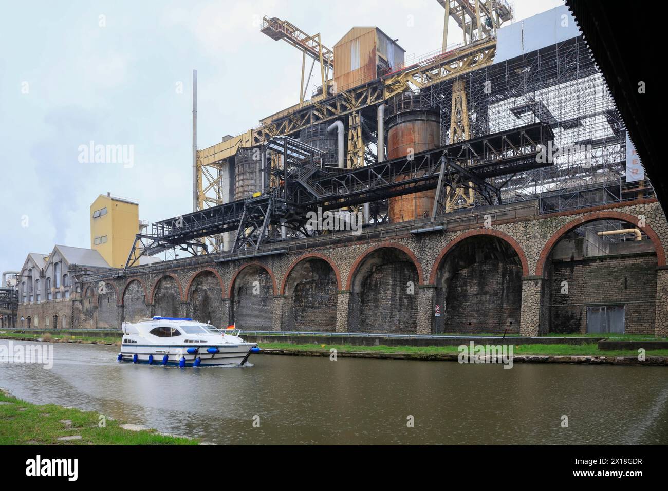 Solvay chemical plant for the production of bicarbonate and carbonate ...
