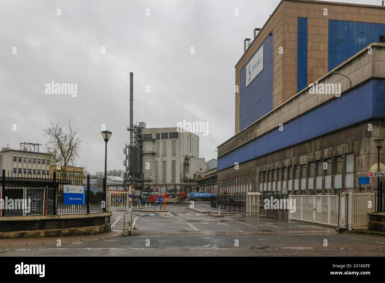 Solvay chemical plant for the production of bicarbonate and carbonate ...