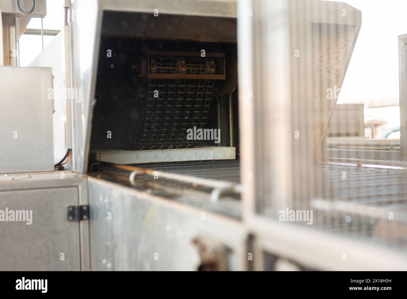 Special washer for washing containers and trays for germinating seeds ...