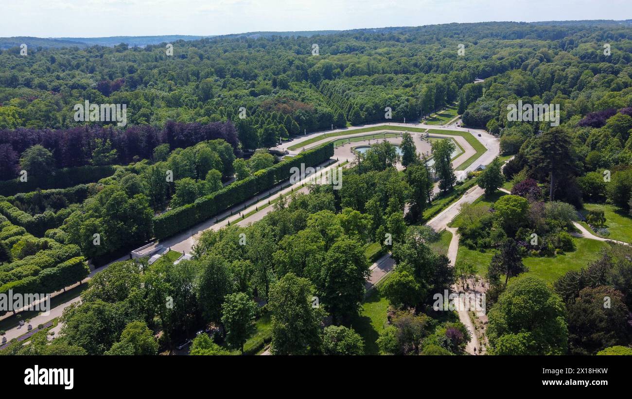 Drone pont of view on Far part of the park of Saint-Cloud national ...