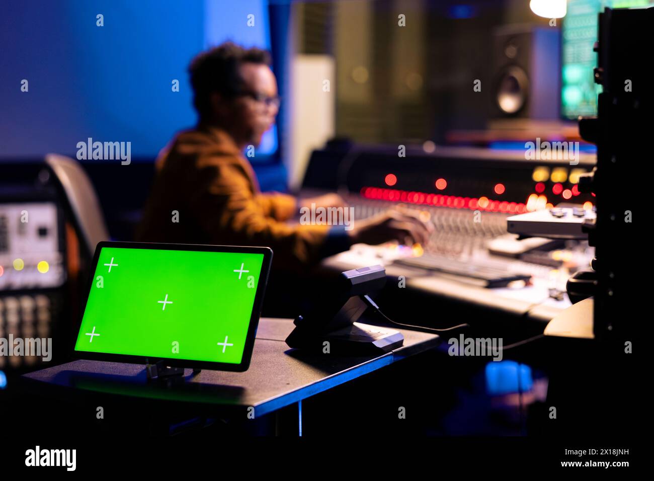 Greenscreen editing hi-res stock photography and images - Alamy