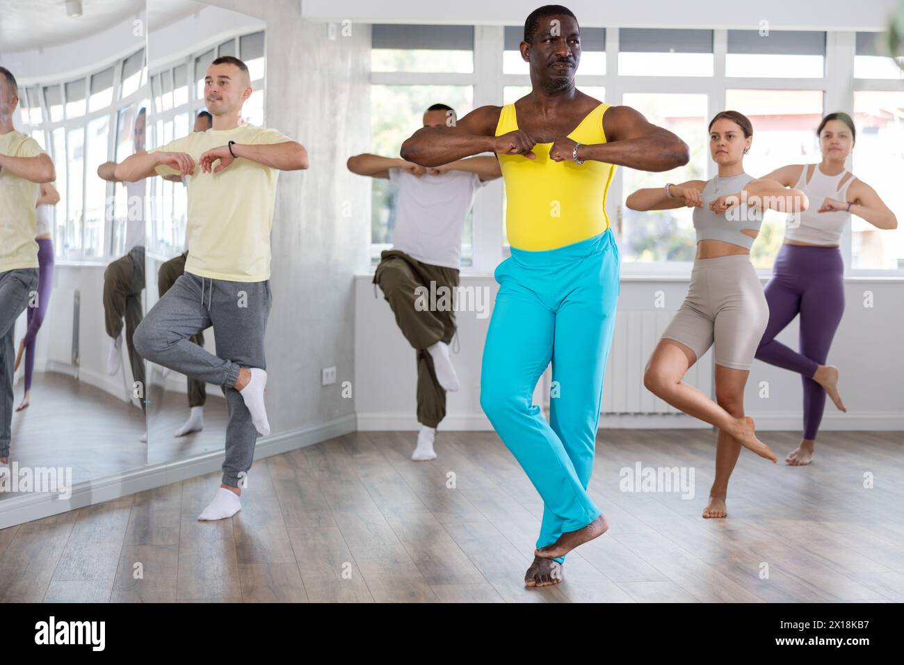 Group of people dancing modern dances Stock Photo - Alamy