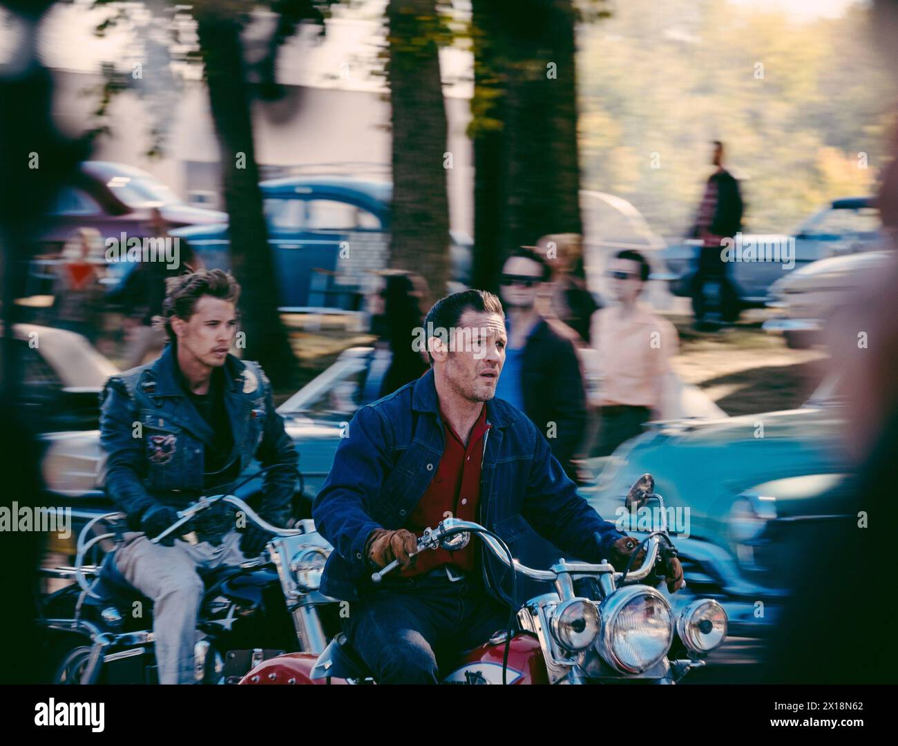 THE BIKERIDERS, from left: Austin Butler, Tom Hardy, 2023. ph: Kyle ...