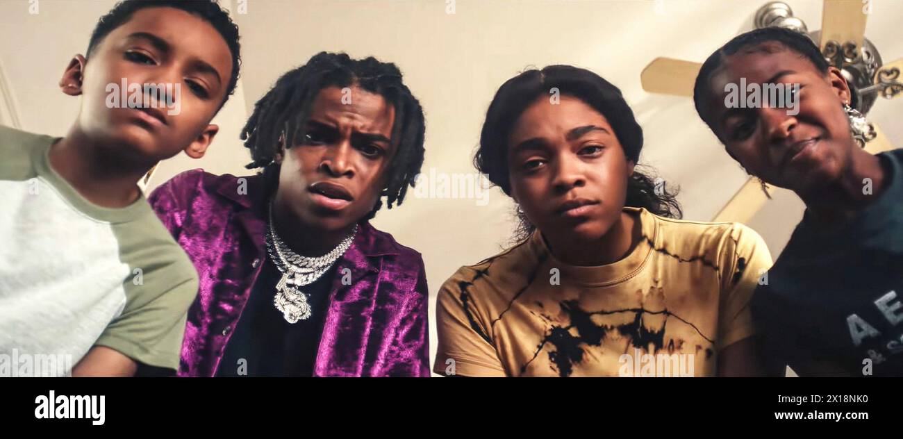 DON'T TELL MOM THE BABYSITTER'S DEAD, from left: Carter Young, Donielle ...