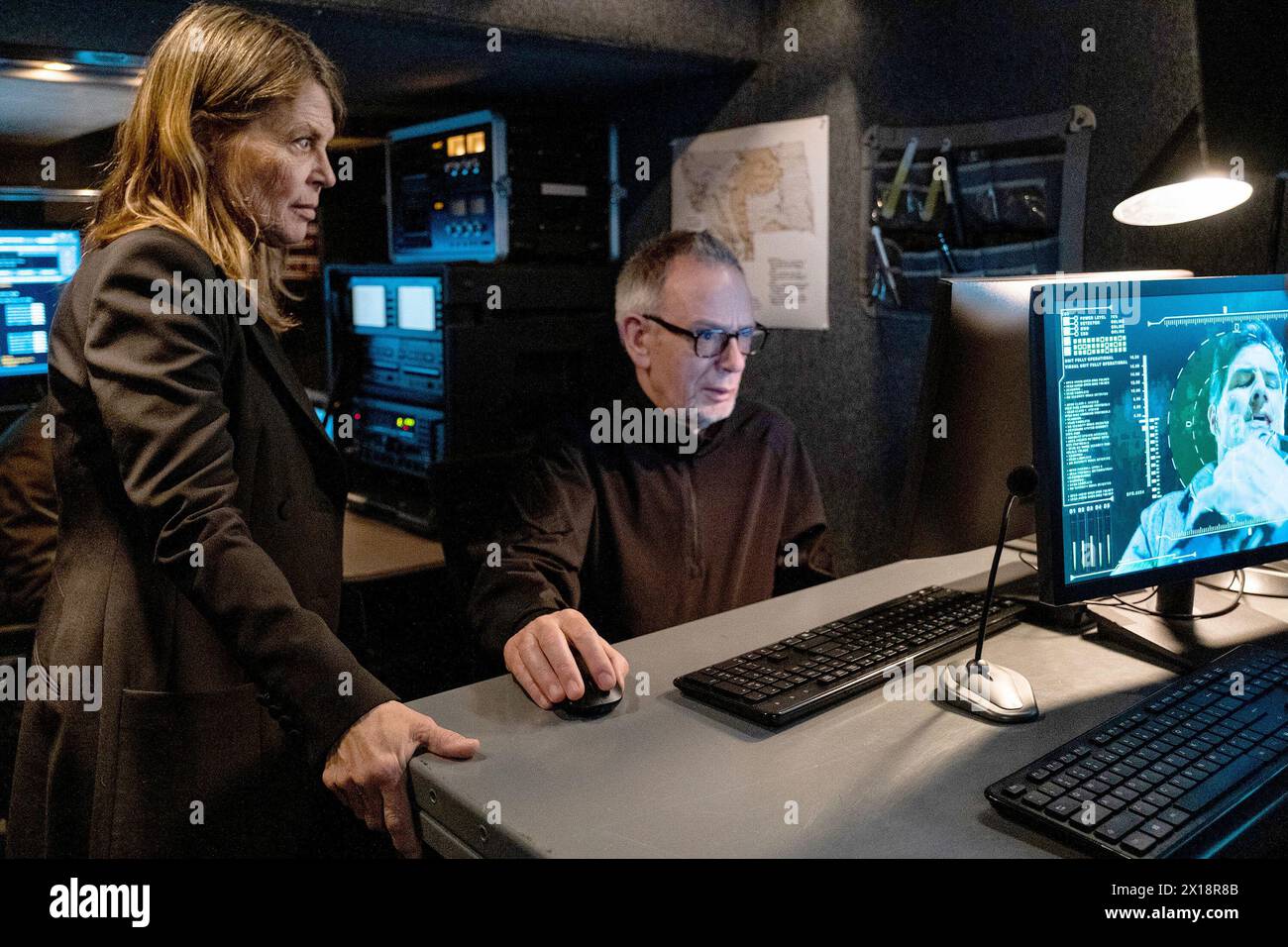 RESIDENT ALIEN, from left: Linda Hamilton, Peter Hogan, Homecoming ...