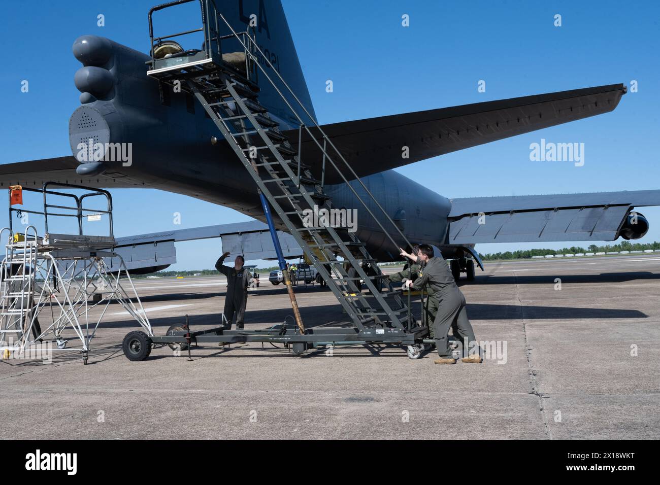 Senior Airman Justin Whitehead, 2nd Aircraft Maintenance Squadron crew ...