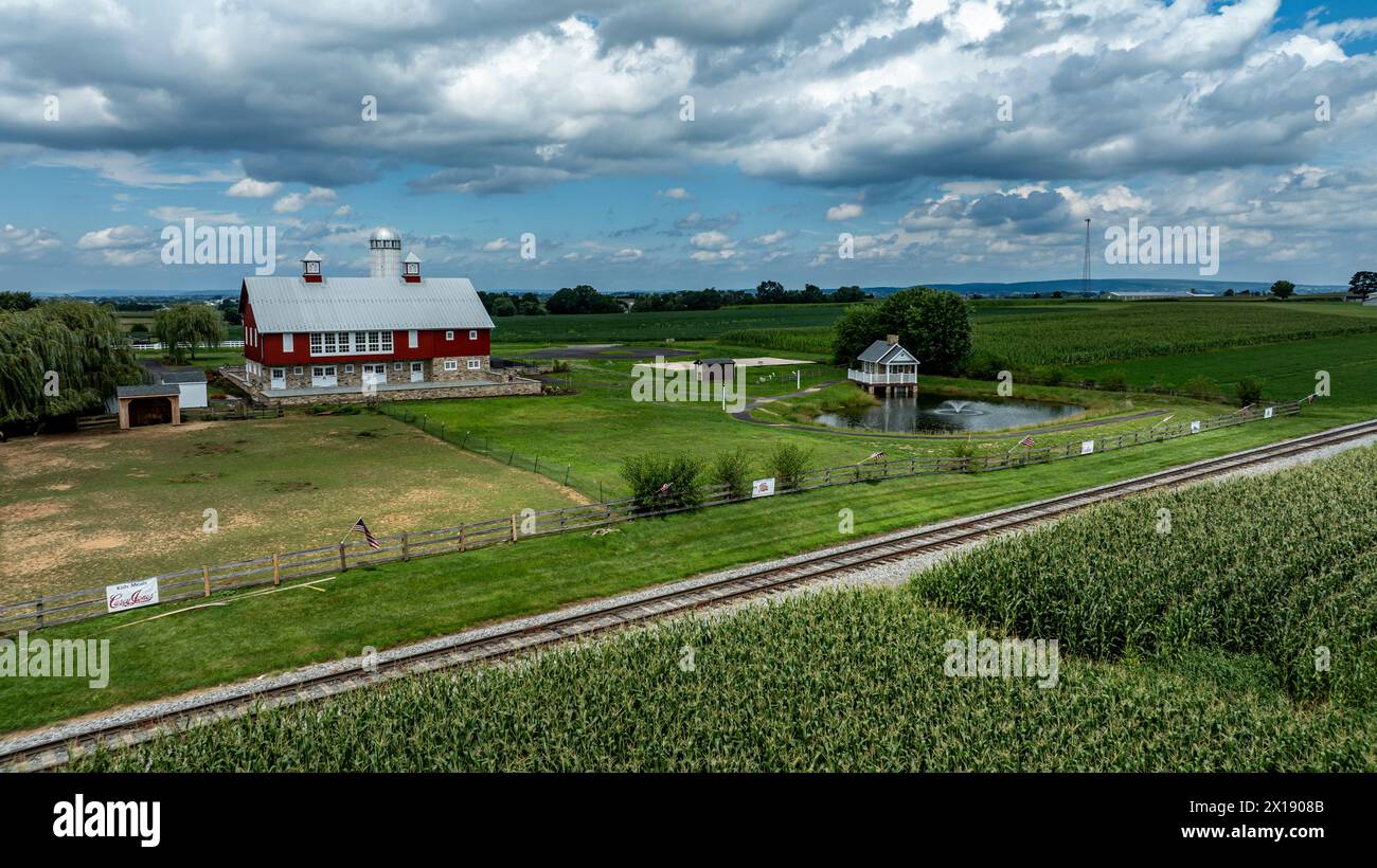 Classic red barn hi-res stock photography and images - Alamy