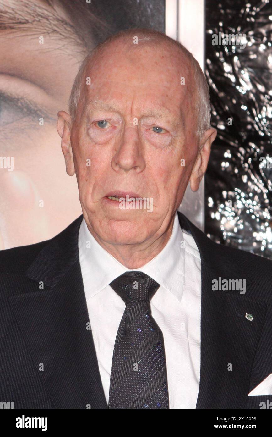 Extremely loud incredibly close hi-res stock photography and images - Alamy