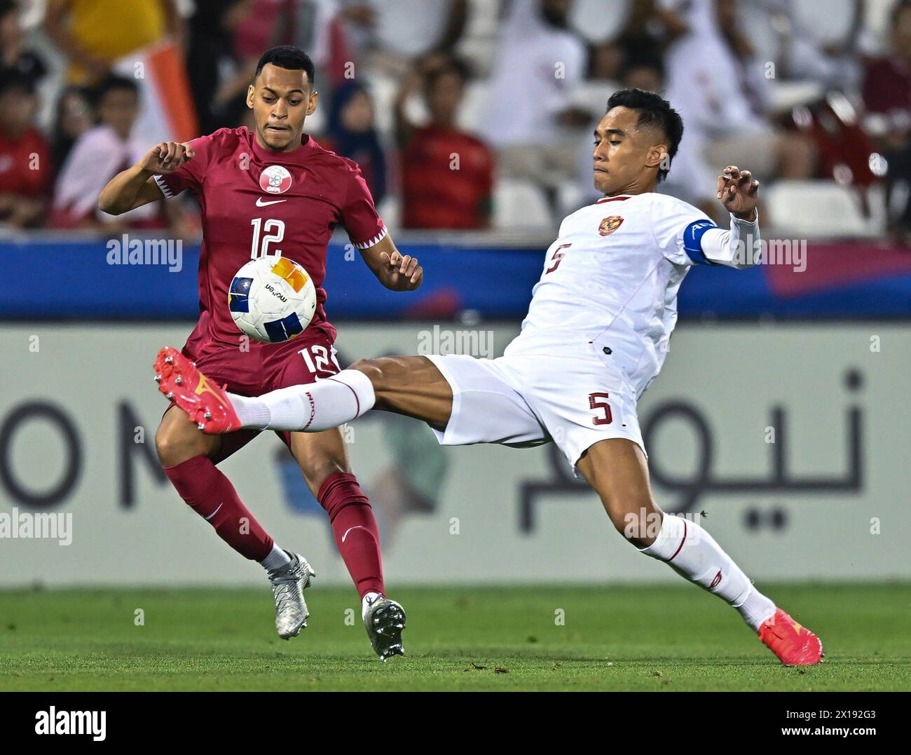 Doha, Qatar. 15th Apr, 2024. Mobark Shanan Hamza (L) of Qatar vies with ...