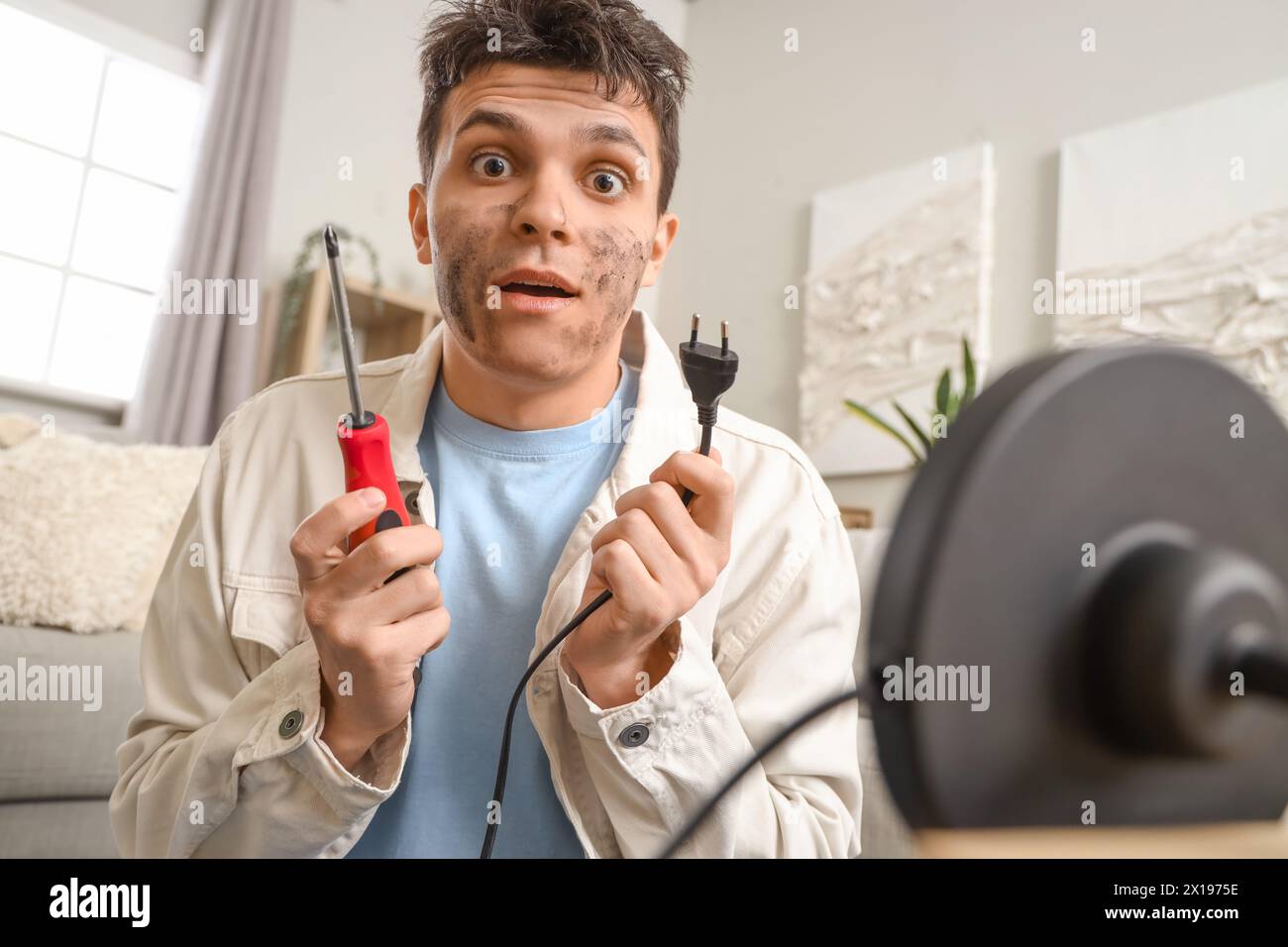 Electrocuted home hi-res stock photography and images - Alamy