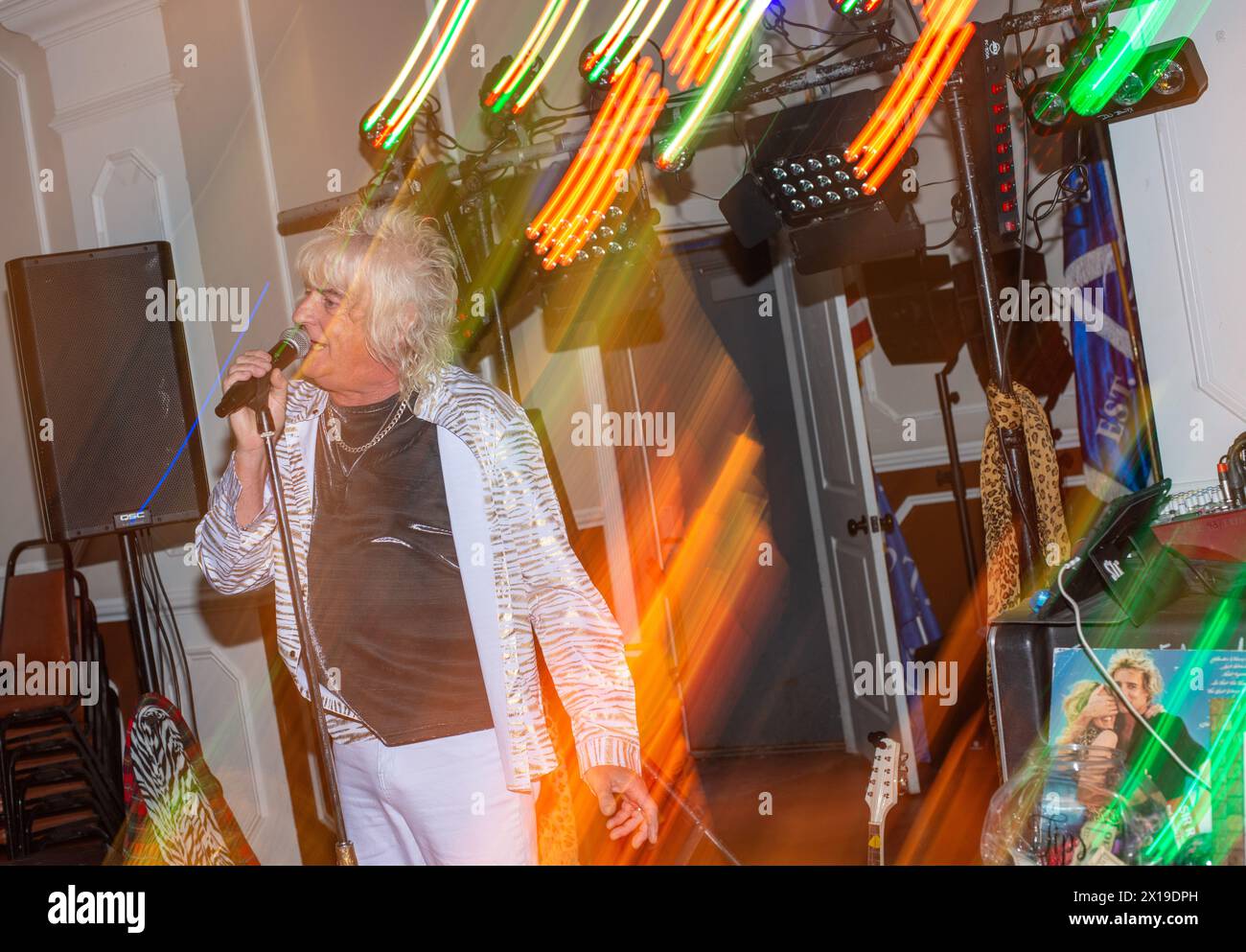 Tommy Edward, AKA Sir Rod, perform’s his Rod Stewart Tribute Show ...