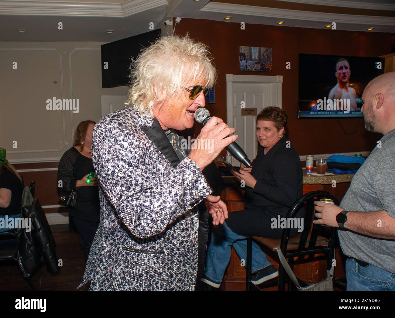 Tommy Edward, AKA Sir Rod, perform’s his Rod Stewart Tribute Show ...