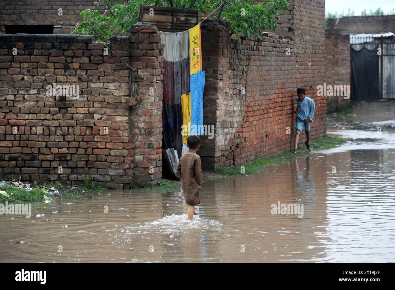 Peshawar, Peshawar, Pakistan. 15th Apr, 2024. Extreme weather ...