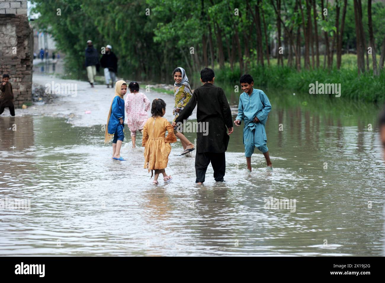 Peshawar, Peshawar, Pakistan. 15th Apr, 2024. Extreme weather ...
