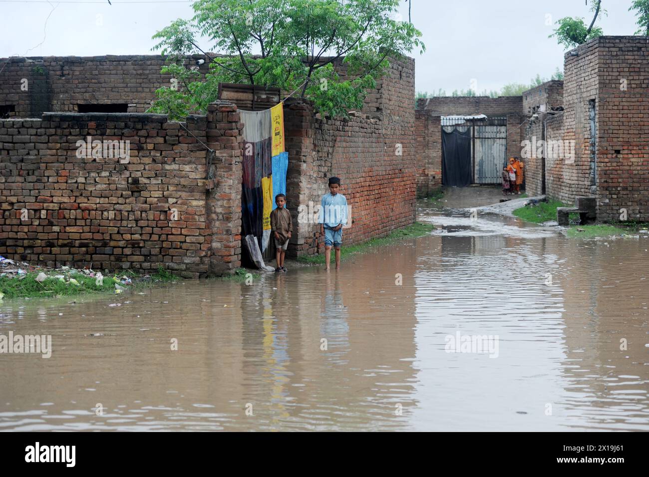 Peshawar, Peshawar, Pakistan. 15th Apr, 2024. Extreme weather ...
