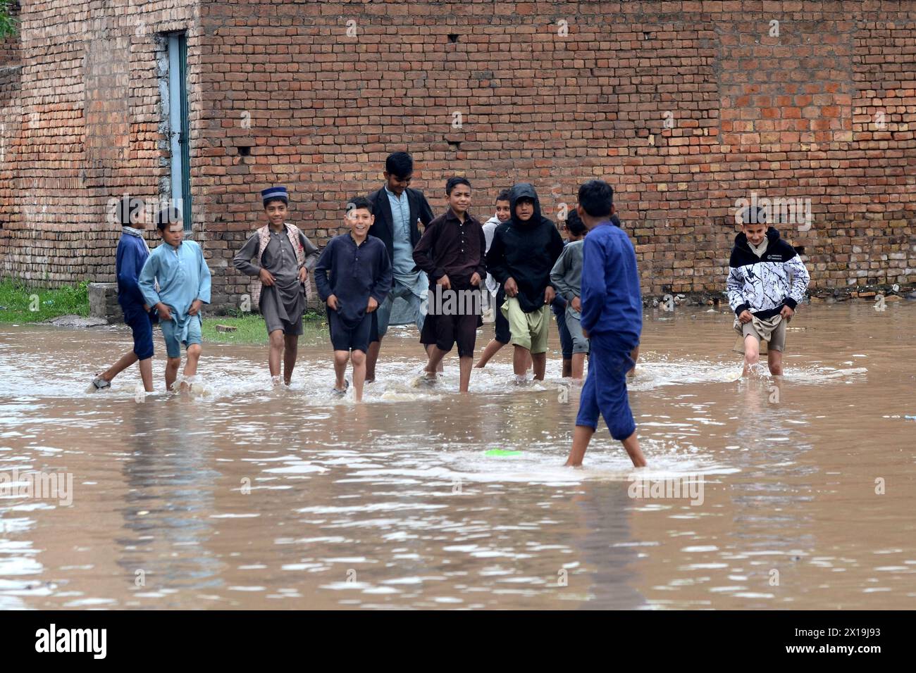 Peshawar, Peshawar, Pakistan. 15th Apr, 2024. Extreme weather ...