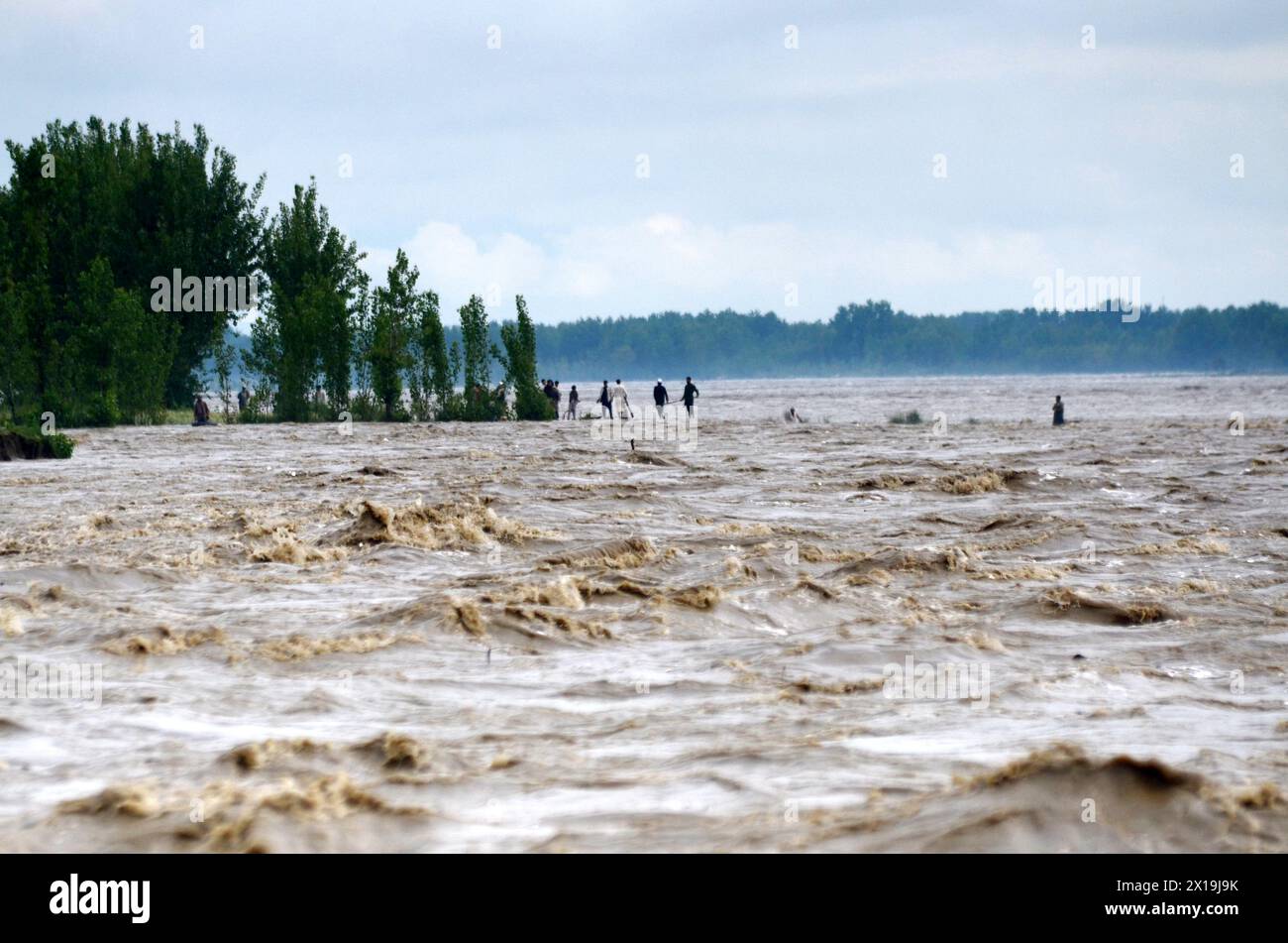 Peshawar, Peshawar, Pakistan. 15th Apr, 2024. Extreme weather ...