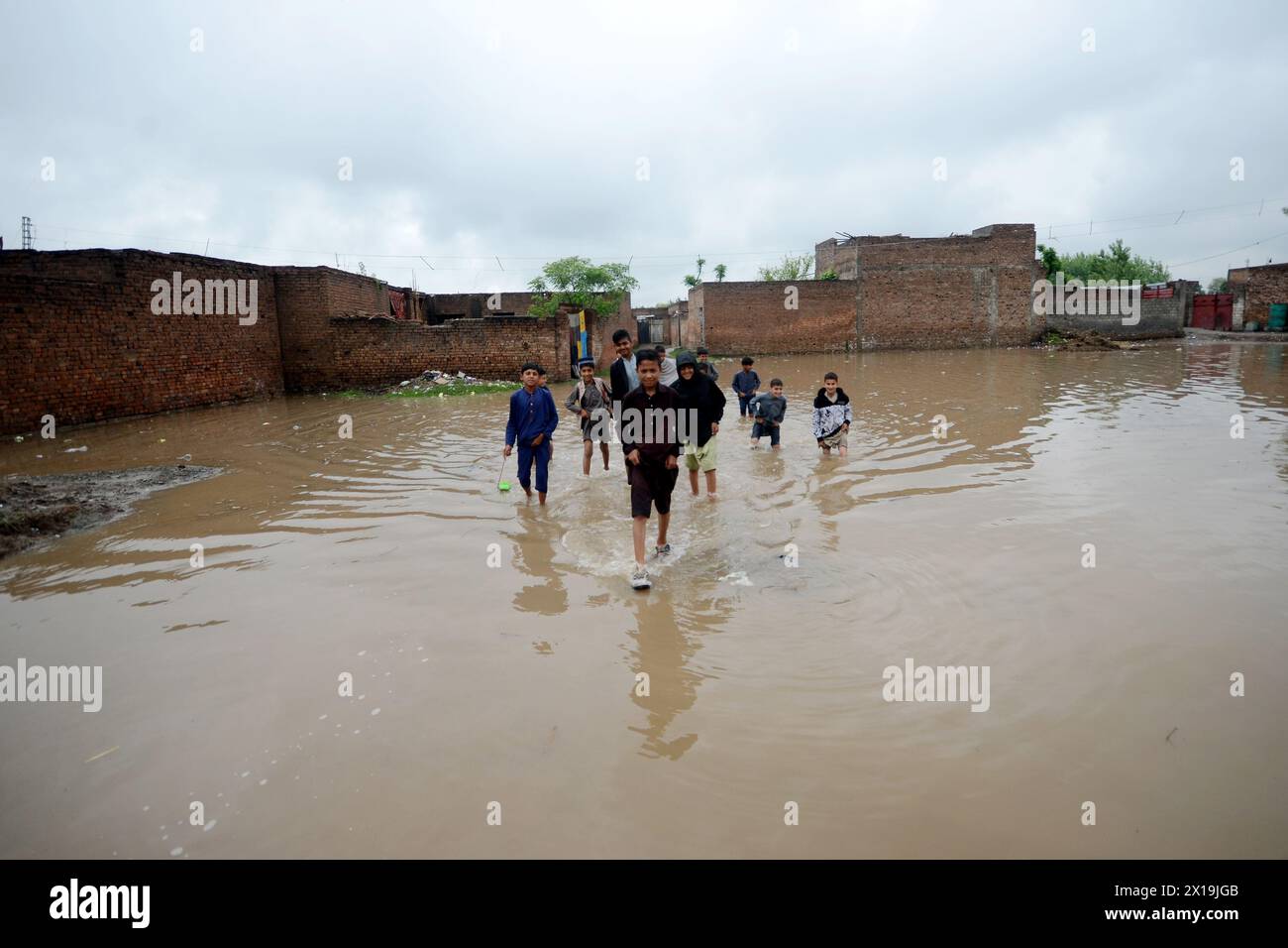 Peshawar, Peshawar, Pakistan. 15th Apr, 2024. Extreme weather ...