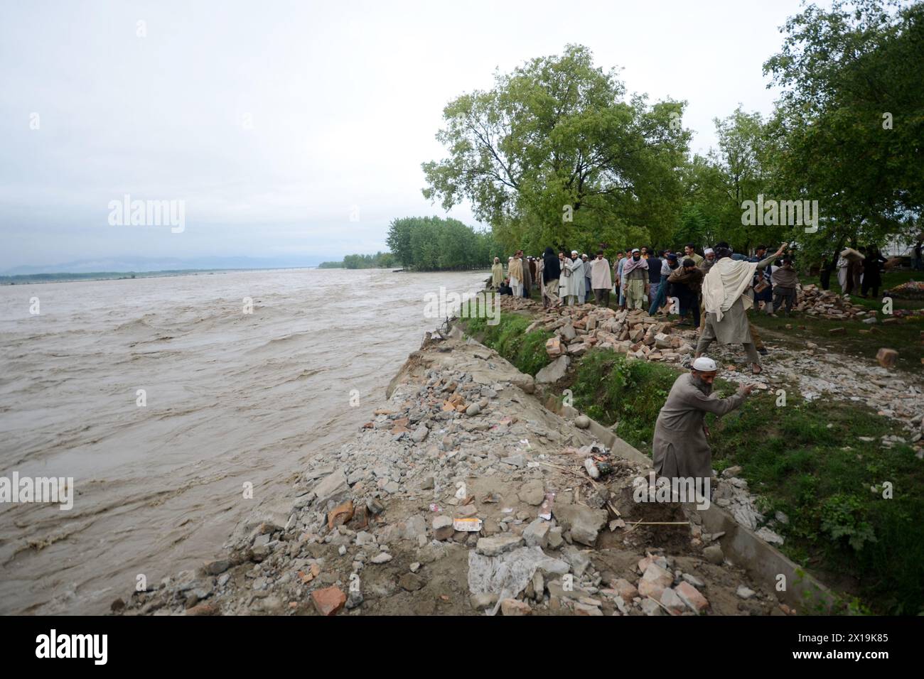 Peshawar, Peshawar, Pakistan. 15th Apr, 2024. Extreme weather ...