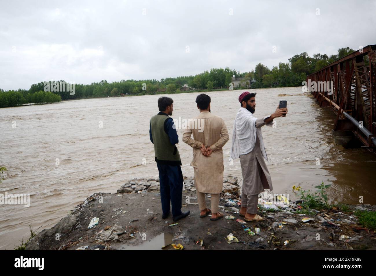 Peshawar, Peshawar, Pakistan. 15th Apr, 2024. Extreme weather ...