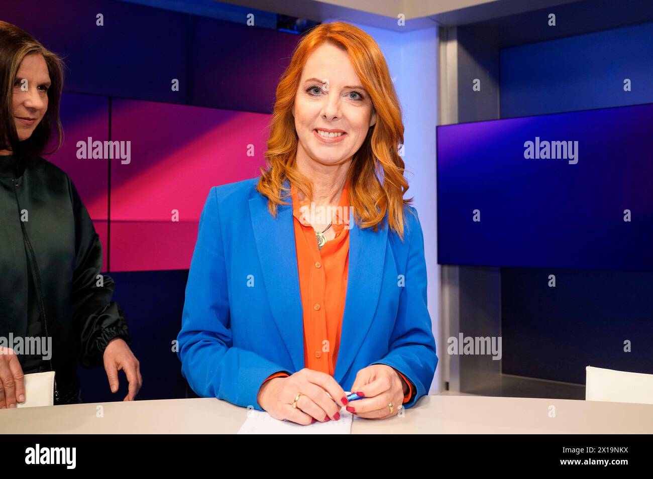 Kerstin Palzer in der ARD-Talkshow maischberger im Studio Berlin ...