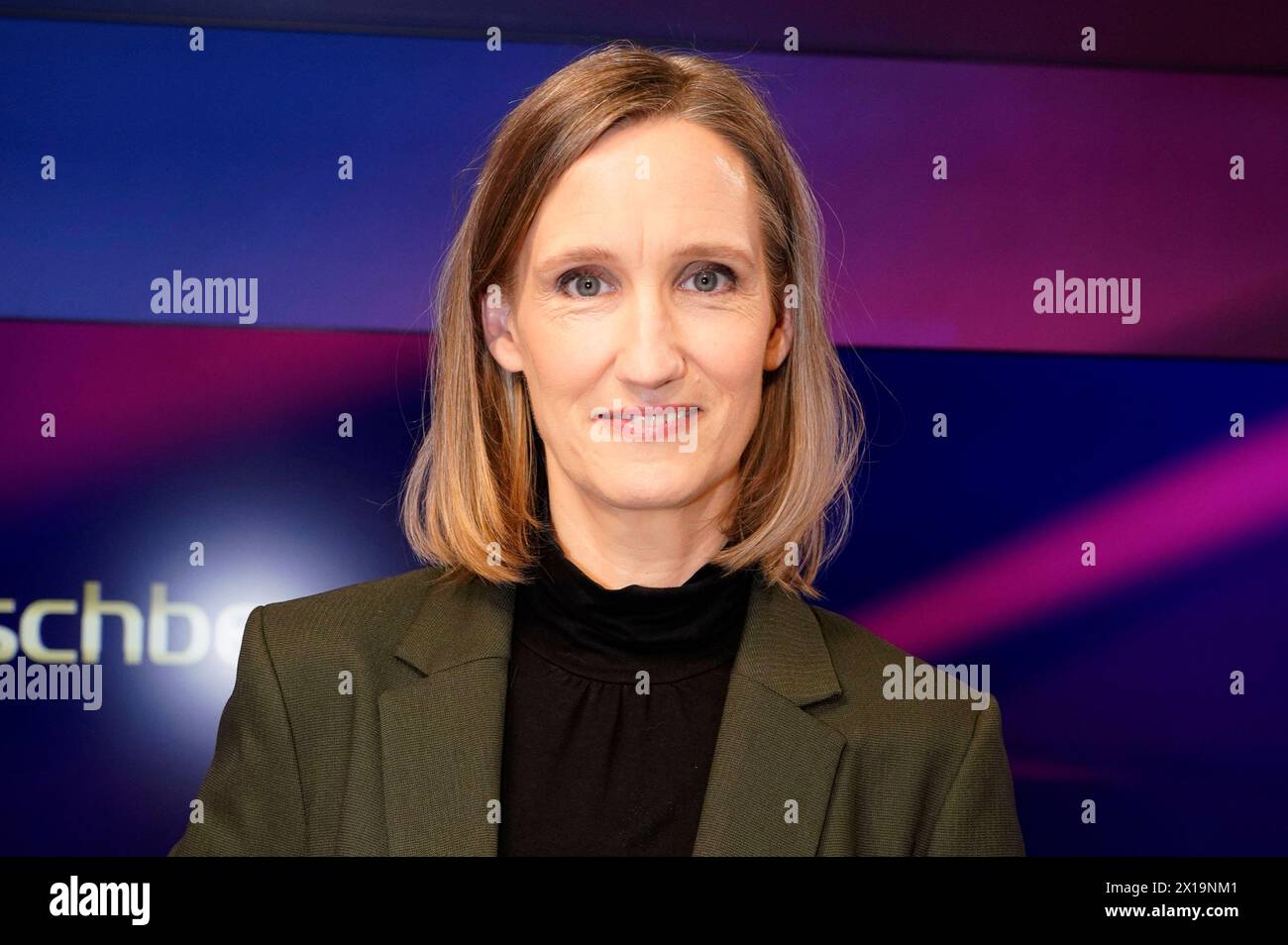 Kristin Helberg in der ARD-Talkshow maischberger im Studio Berlin ...