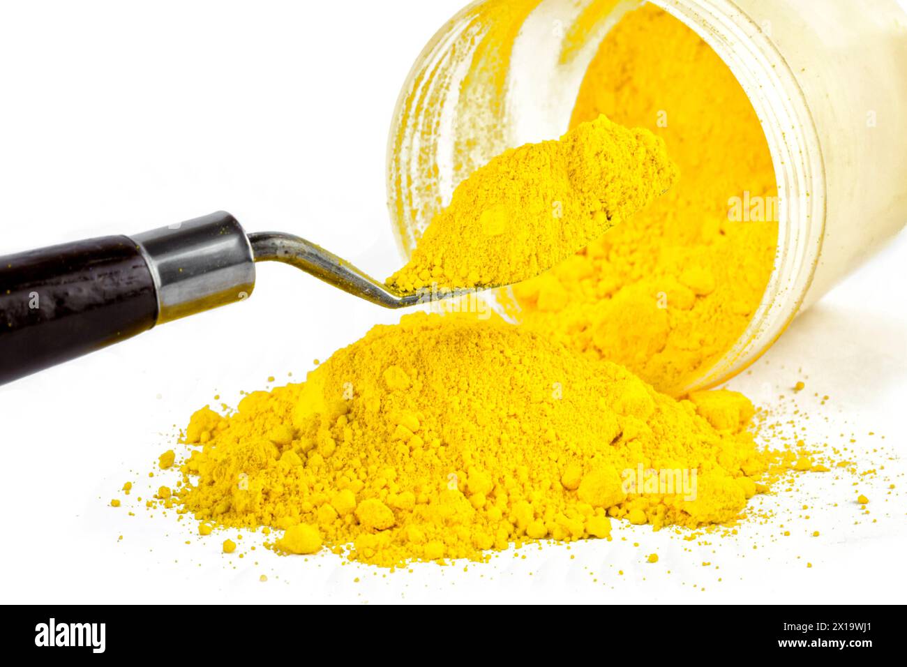 Cadmium yellow light hi-res stock photography and images - Alamy