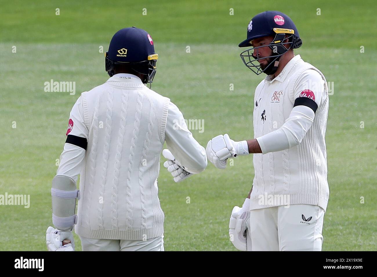 Kent batters Daniel Bell-Drummond and Jack Leaning wear black armbands ...
