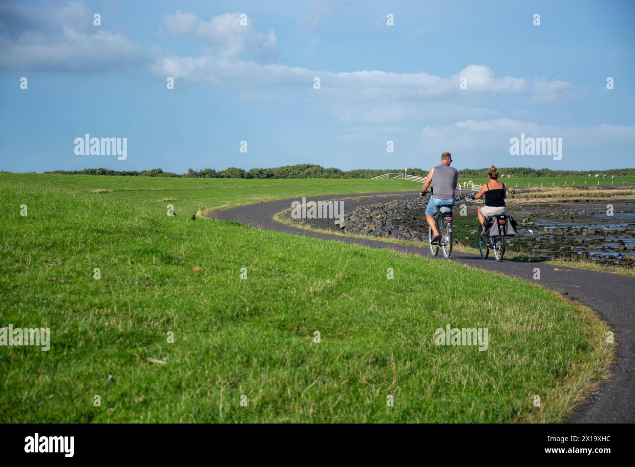 Cycling through dream landscapes hi-res stock photography and images ...