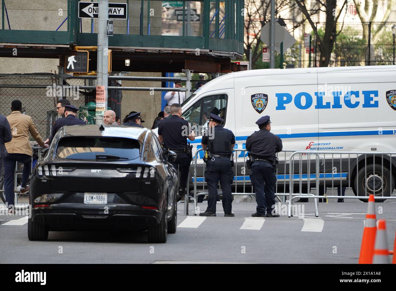Nypd secret service hi-res stock photography and images - Alamy